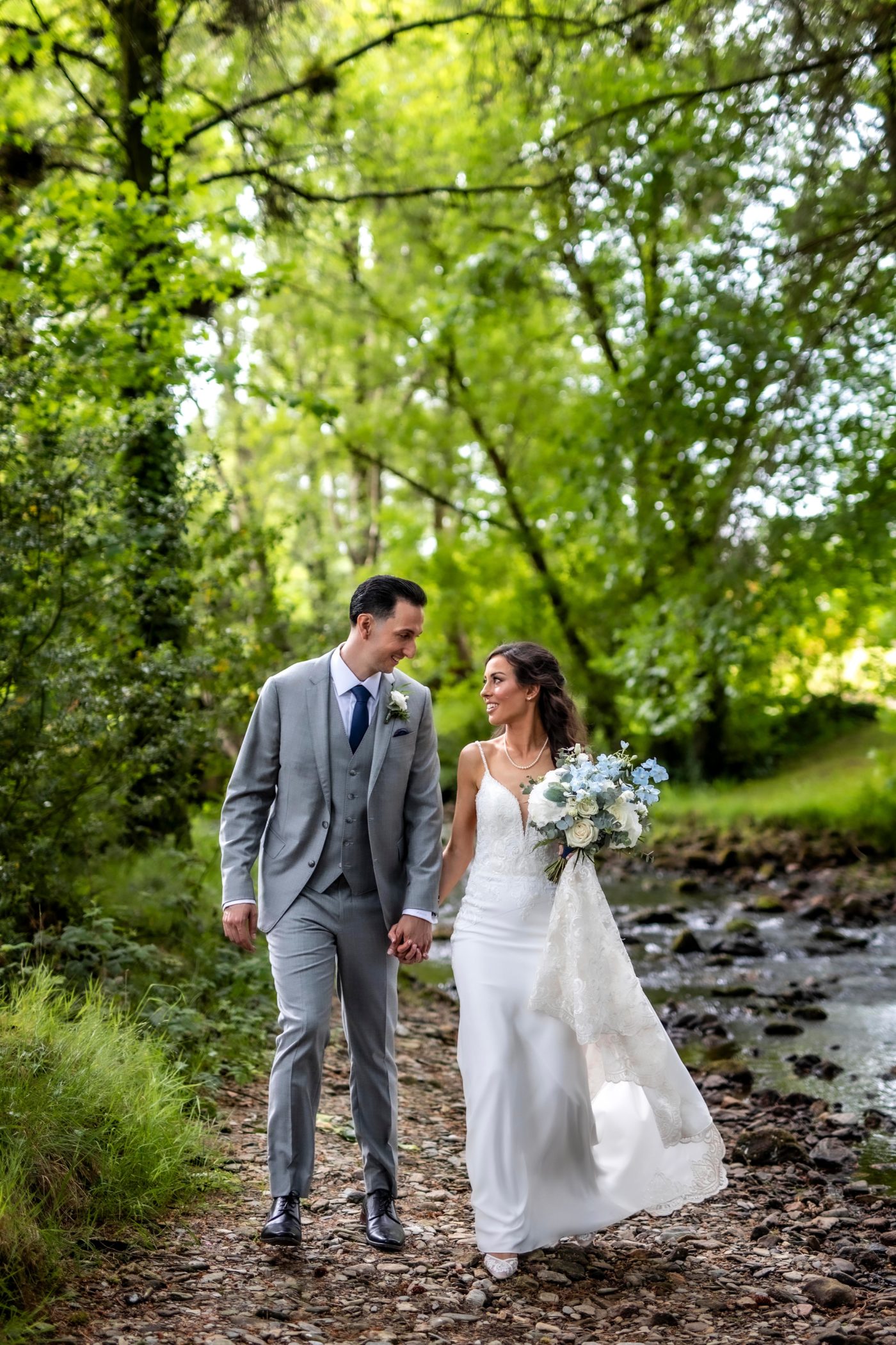 A Stunning Blue Vibe for Amanda and Juan's Summer Wedding at Brooklodge ...